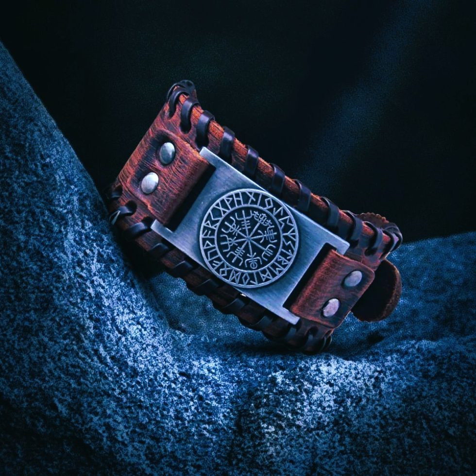 Vegvisir - Signification et Origine de la Boussole Viking