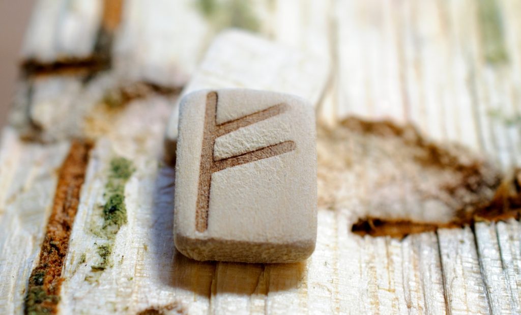 Rune Fehu : Symbole de Richesse et de Prospérité