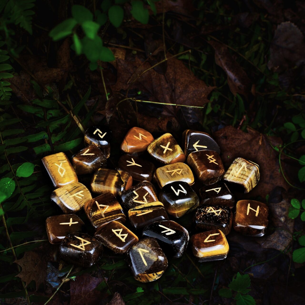 Runes de Protection Viking │ Le TOP 7 des Plus Protectrices