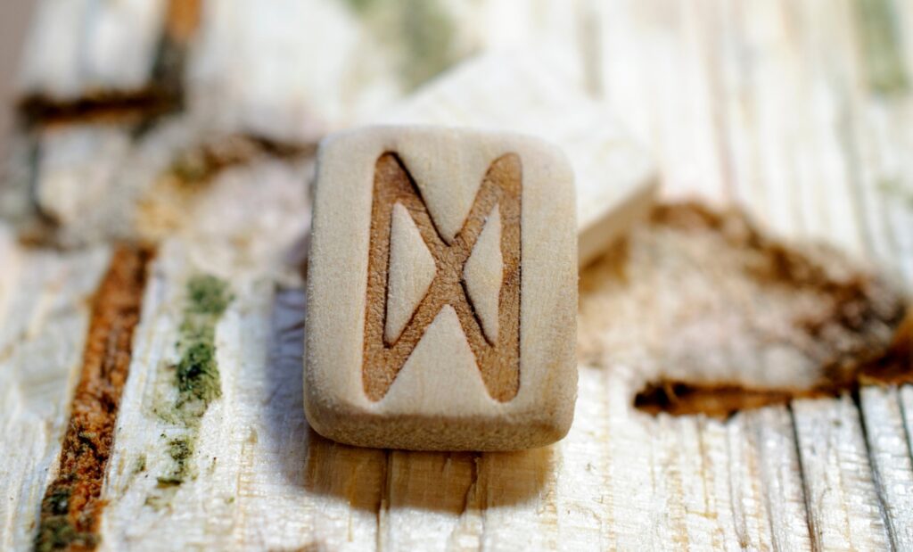 Rune Dagaz (ᛞ) - Symbole de Lumière et de Transformation