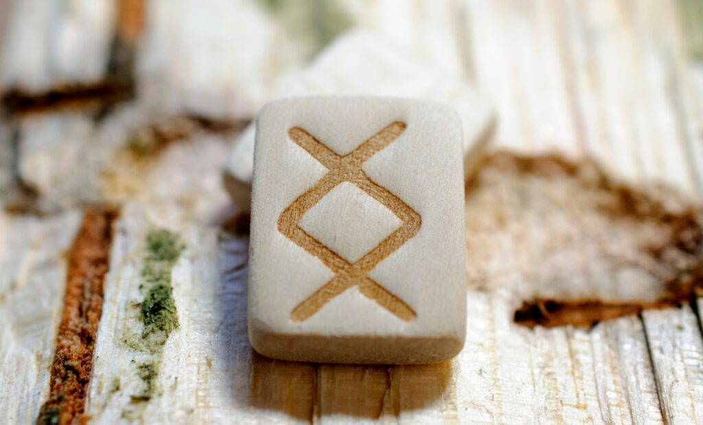 Rune Ingwaz (ᛝ) - Symbole de Fertilité et d'Accomplissement