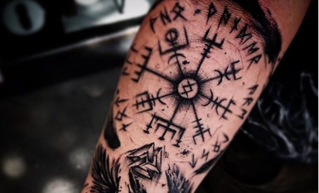 Tatouage Vegvisir │ La Boussole Viking