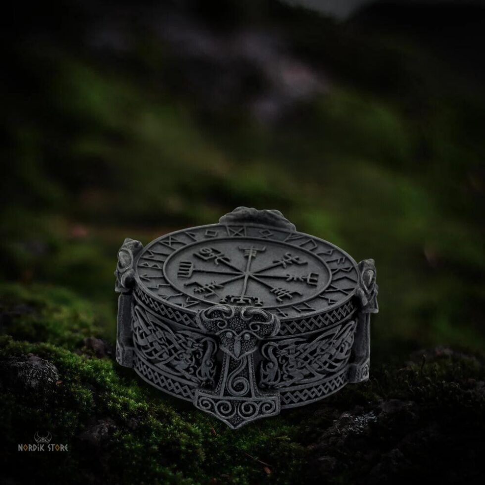 Vegvisir - Signification et Origine de la Boussole Viking